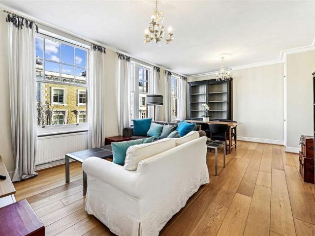 Hollywood Road, London SW10 2 bed flat to rent £3,497 pcm £807 pw