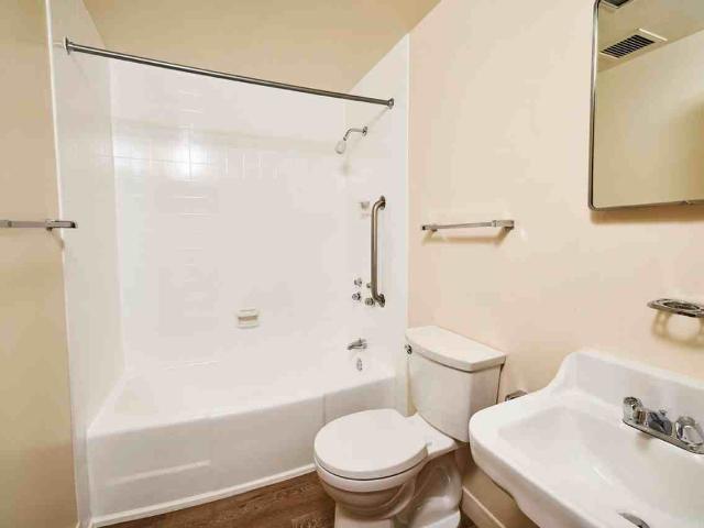 Hollywood Towne House 2 Bedroom Apartment for Rent at 4265 Ne Halsey St, Portland, OR 97213 Hollywood