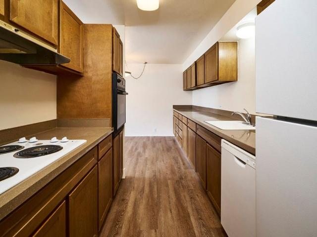 Hollywood Towne House 2 Bedroom Apartment for Rent at 4265 Ne Halsey St, Portland, OR 97213 Hollywood