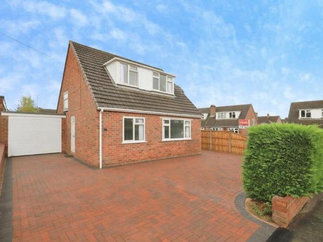 Holmcroft Road, Kidderminster, DY10 3 bed bungalow to rent £1,395 pcm £322 pw