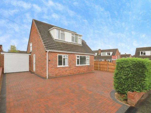 Holmcroft Road, Kidderminster DY10, 3 bed bungalow to rent, £1,395 pcm | PrimeLocation