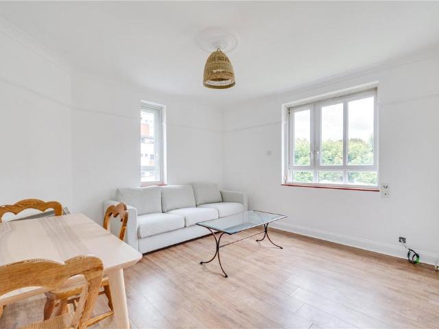 Holman Hunt House, Field Road. 3 bed apartment to rent £3,150 pcm £727 pw
