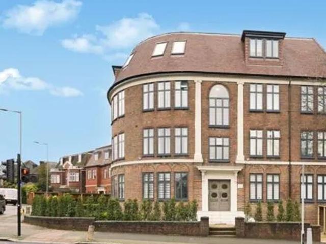 Holmbush Court, Barnet, Great London, Nw4 2ns | 2 bed apartment for rent #166814646 | Rentberry