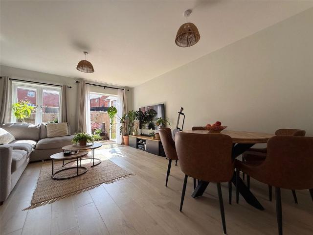 Holme Close, Ash, Aldershot, Surrey, GU12