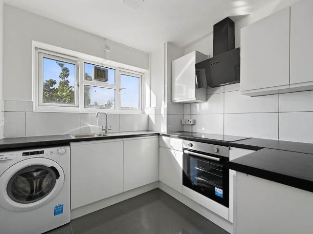 Holmes Court, Paradise Road, London SW4, 4 bed flat to rent, £3,450 pcm | PrimeLocation