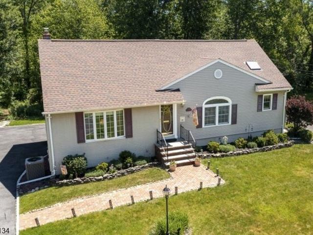 Holmes Oval, New Providence, Home For Sale