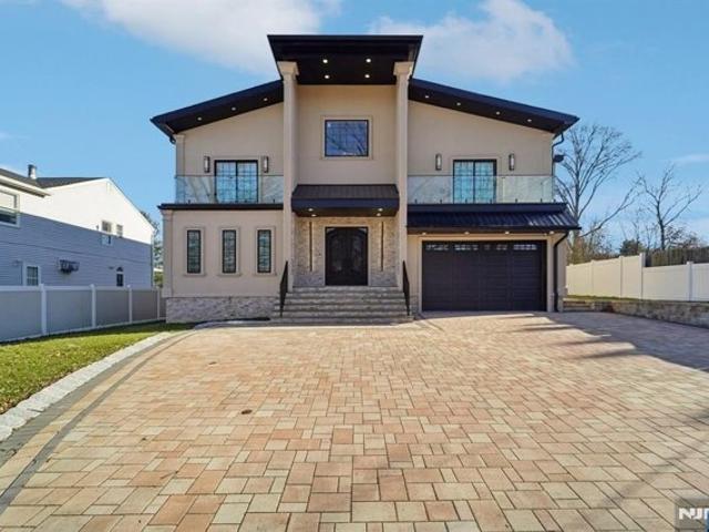 Holmes Ln, Wayne, Home For Sale