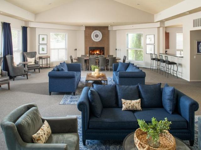 Holmes Lake by Broadmoor 2 Bedroom Apartment for Rent at 7100 Holmes Park Rd, Lincoln, NE 68506
