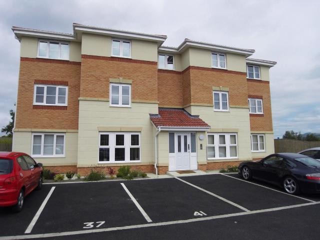 Holmescroft Chase, Summerfields, Westhoughton BL5, 2 bed flat to rent, £850 pcm | PrimeLocation