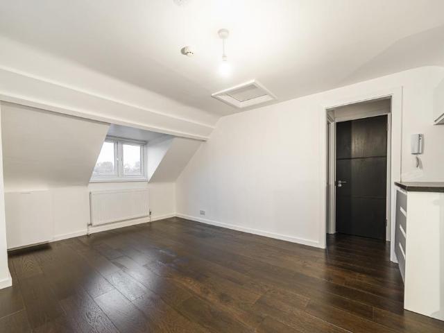 Holmesdale Road, London, SE25 2 bed flat to rent £1,650 pcm £381 pw