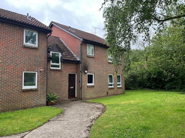 Holmesdale Road, North Holmwood, Dorking RH5, Studio to rent, £900 pcm | PrimeLocation