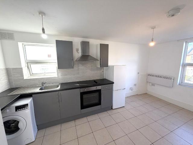 Holmesdale Road, South Norwood, London, Greater London SE25, 2 bed flat to rent, £1,500 pcm | PrimeLocation