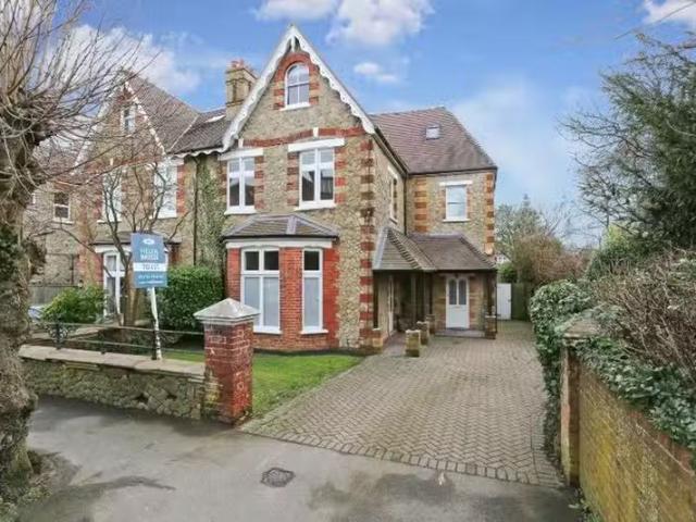 Holmesdale Road, Sevenoaks TN13 3XL 5 bed semi detached house.