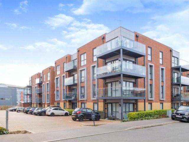 Holmesley Road, Borehamwood WD6, 2 bed flat to rent, £1,850 pcm | PrimeLocation