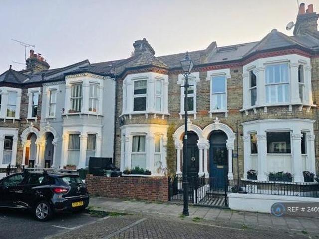 Holmewood Gardens, London, 3 Bedroom Flat