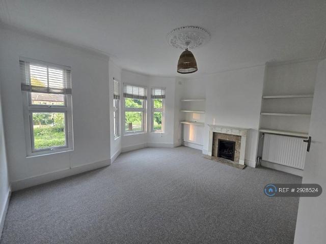Holmewood Gardens, London, SW2 3 bed flat to rent £2,700 pcm £623 pw