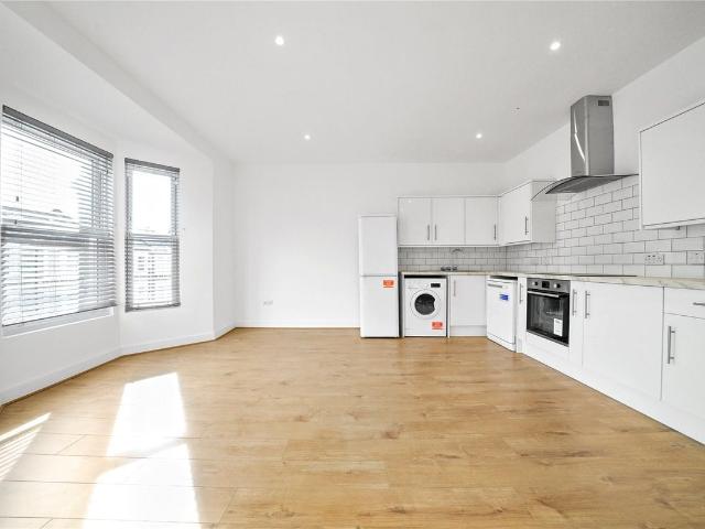 Holmewood Road, Brixton SW2, 4 bed flat to rent, £4,250 pcm | PrimeLocation