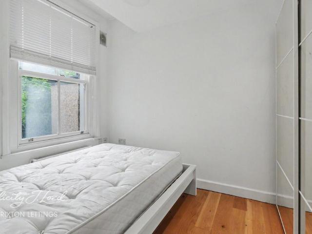 Holmewood Road, London 2 bed flat to rent £2,000 pcm £462 pw