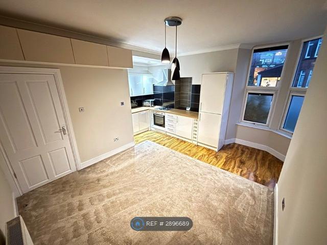Holmhead Place, Glasgow G44, 2 bed flat to rent, £1,095 pcm | PrimeLocation