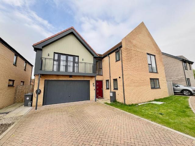 Holmhill Drive, Felixstowe 5 bed detached house to rent £2,450 pcm £565 pw