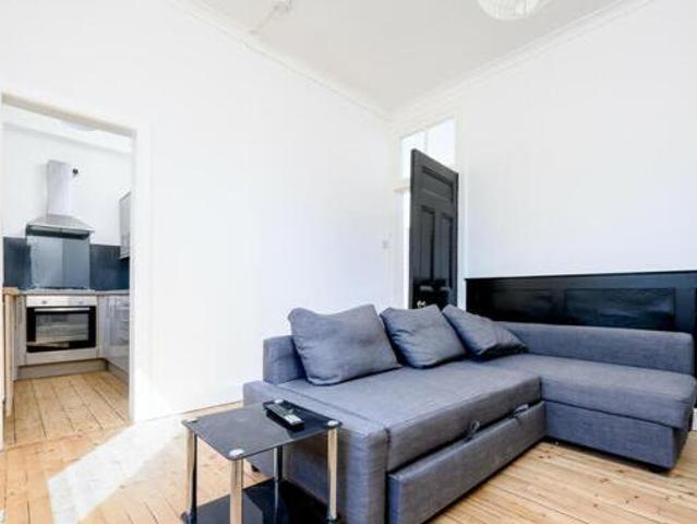 Holmscroft Street, Greenock, 2 Bedroom Flat