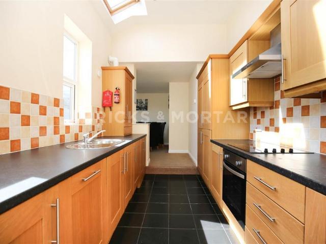 Holmwood Grove, Newcastle Upon Tyne NE2 6 bed maisonette to rent £3,380 pcm £780 pw