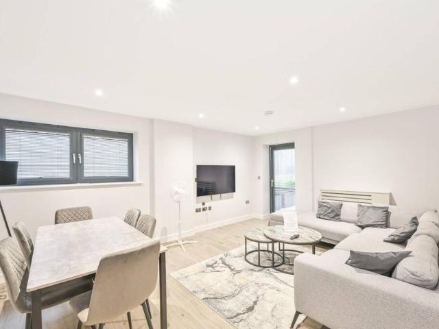 Holocene Court, The Hyde, Colindale, NW9 3 bed apartment to rent £2,847 pcm £657 pw