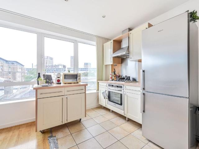 Hopton Road, Woolwich, London SE18, 2 bed flat to rent, £2,295 pcm | PrimeLocation