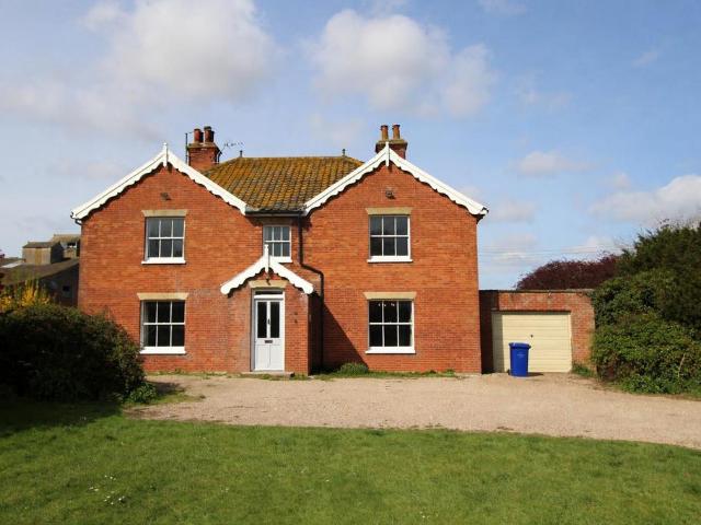 Hopton Road, Diss IP22 4 bed detached house to rent £1,850 pcm £427 pw