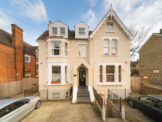 Hopton Road, London SW16, 2 bed flat to rent, £1,850 pcm | PrimeLocation