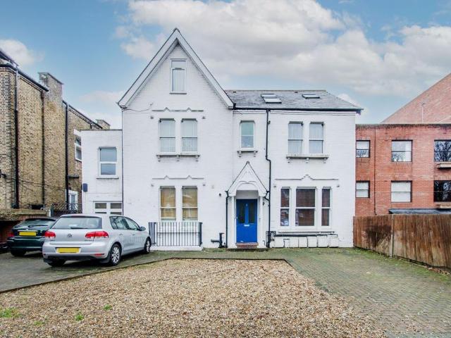 Hopton Road, Streatham, London, SW16 1 bed flat to rent £1,800 pcm £415 pw