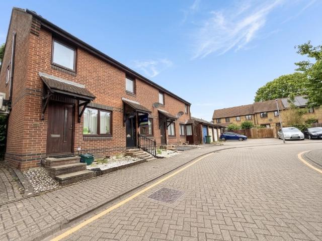 Hope Close, SUTTON 2 bed terraced house to rent £1,950 pcm £450 pw