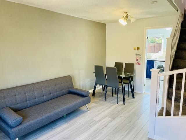 Hope Close, Sutton, SM1 2 bed house to rent £1,950 pcm £450 pw