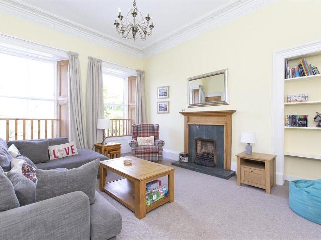 Hope Park Crescent, Edinburgh, EH8 3 bed flat to rent £2,655 pcm £613 pw