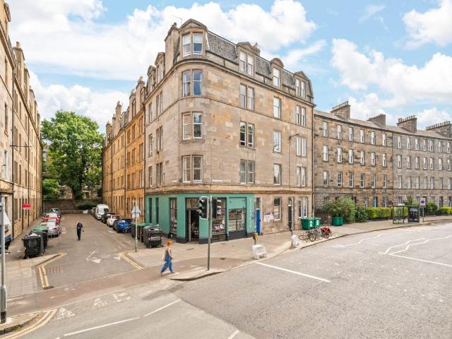 Hope Park Crescent, Newington, Edinburgh EH8, 4 bed flat to rent, £3,200 pcm | PrimeLocation