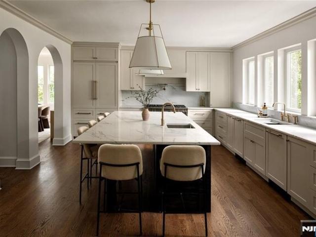 Hope St, Ridgewood, Home For Sale
