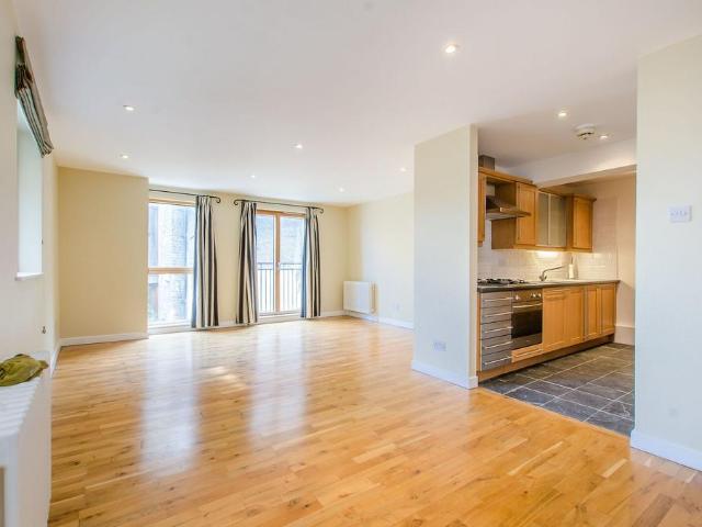 Hope Wharf, Rotherhithe, London, SE16 3 bed flat to rent £3,467 pcm £800 pw