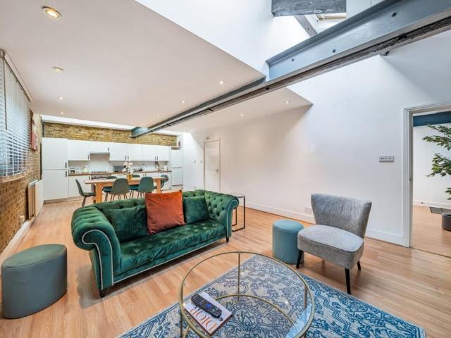 Hopewell Street, London, SE5 3 bed flat to rent £3,300 pcm £762 pw