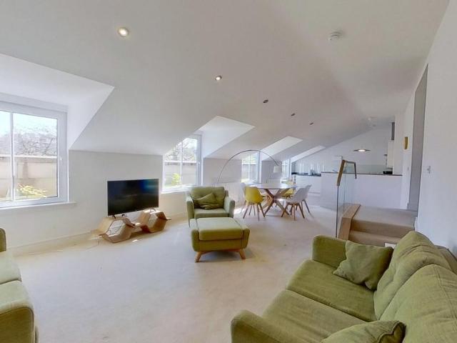 Hopetoun Crescent, Edinburgh, EH7 3 bed house to rent £2,065 pcm £477 pw