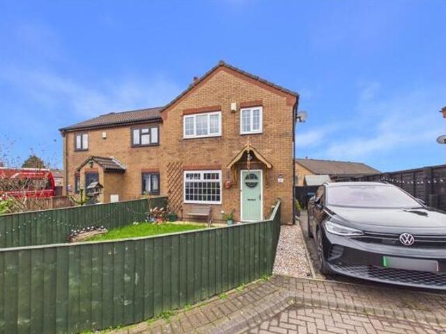 Hopkinson Drive, Bradford, 3 Bedroom Semi detached