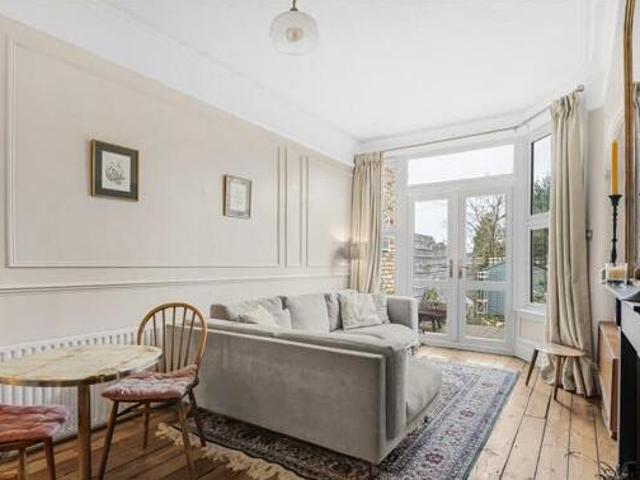 Hoppers Road, Winchmore Hill, 2 Bedroom Flat