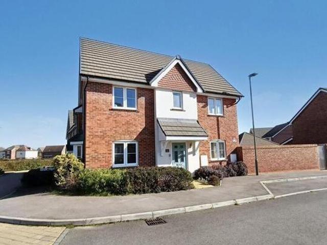 Hops Drive, Badshot Lea, 3 Bedroom Semi detached