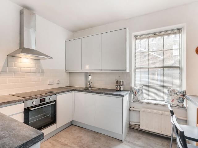 Hortensia Road, Chelsea SW10, 2 bed flat to rent, £2,600 pcm | PrimeLocation