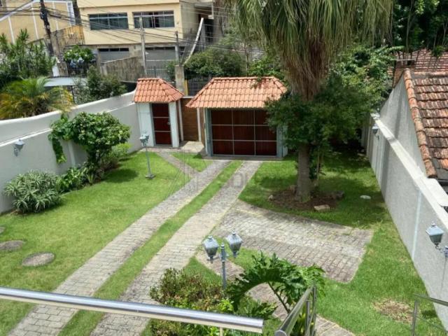 Horto Florestal Casa para Venda com 350 m² 3 suítes, varanda, piscina, 5 vagas