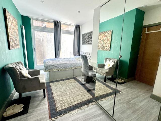 Horton Avenue, London NW2, Studio to rent, £1,452 pcm | PrimeLocation