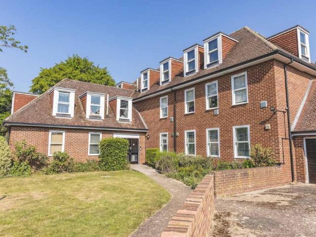 Horton Road, Datchet SL3 2 bed flat to rent £1,650 pcm £381 pw