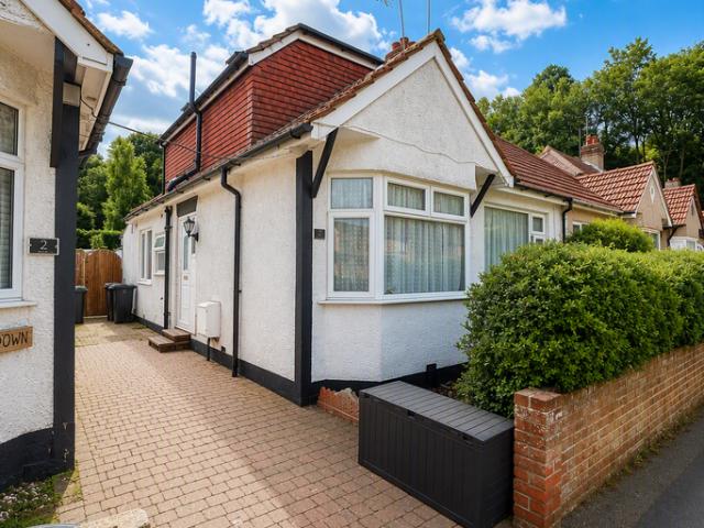 Horton Road, South Darenth, Dartford. 4 bed bungalow to rent £2,300 pcm £531 pw
