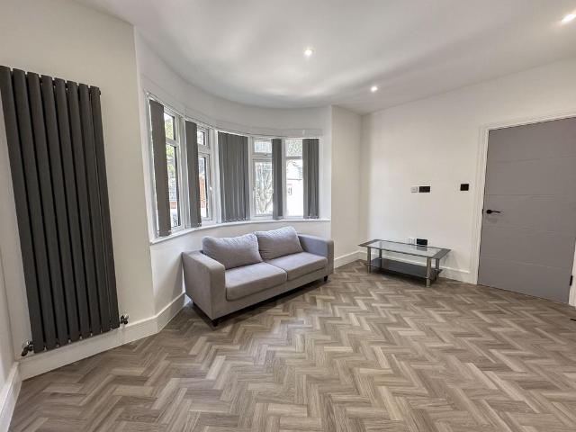 Hortus Road, Southall, Greater. 2 bed apartment to rent £1,950 pcm £450 pw