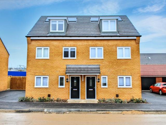 Horwood Drive, Gedling, NG4 4NF 3 bed semi detached house to rent £1,484 pcm £342 pw