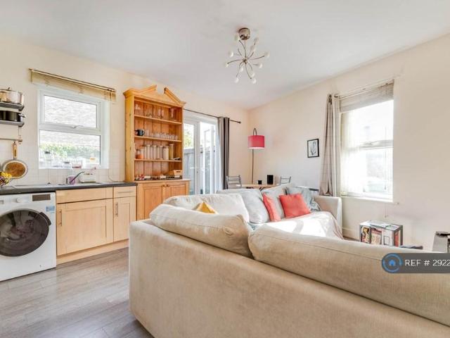 Horatio House, London, SW19 2 bed flat to rent £2,200 pcm £508 pw